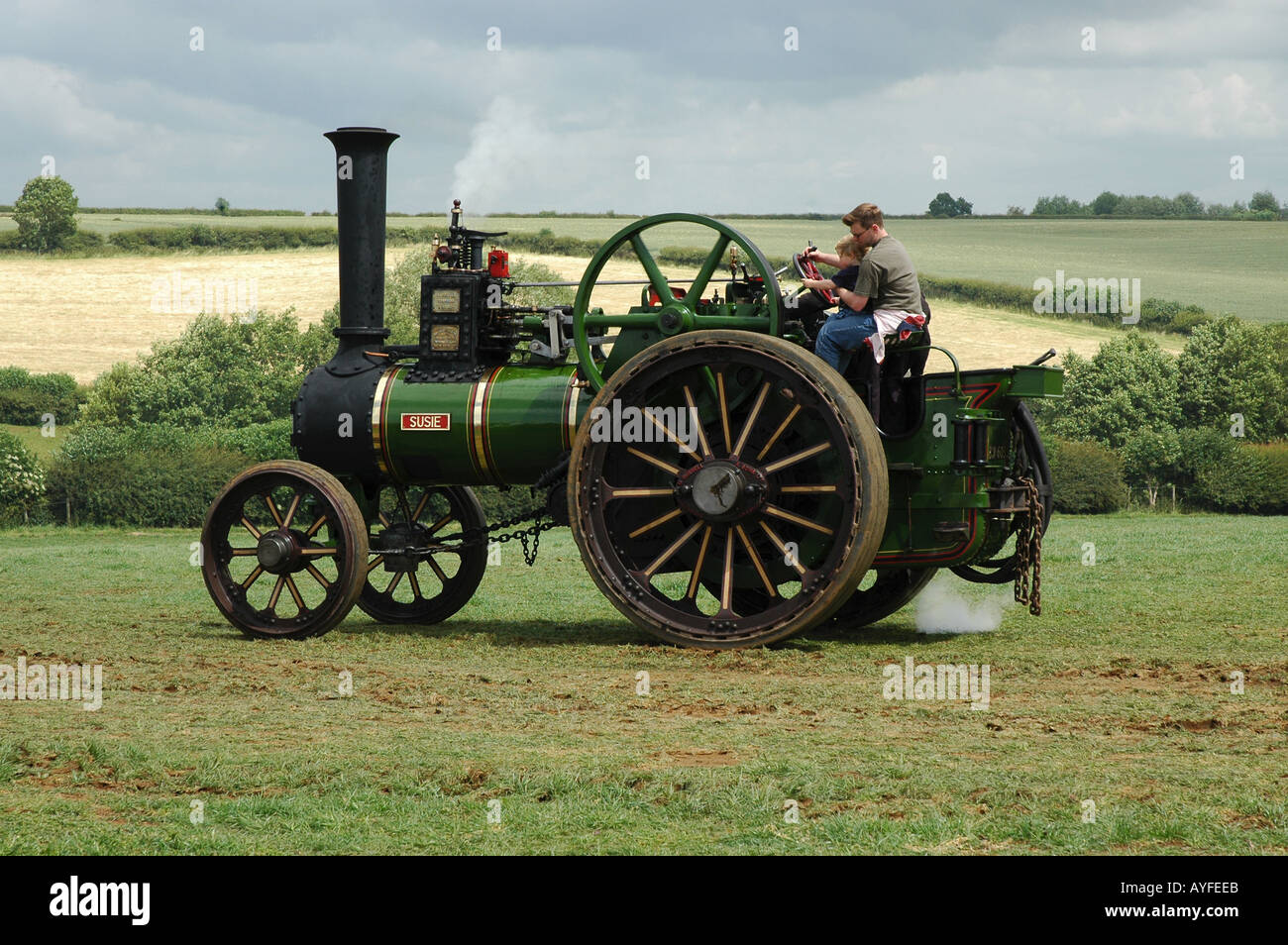 Green traction engine hi-res stock photography and images - Alamy