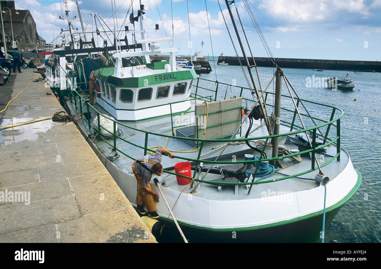 Fishing boat in the harbour at Barfleur Stock Photo - Alamy