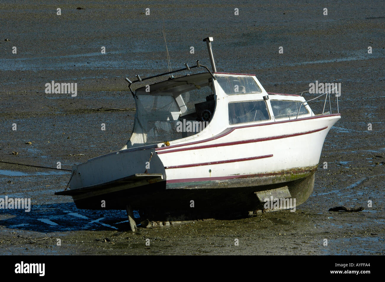 Boat left high and dry hi-res stock photography and images - Alamy