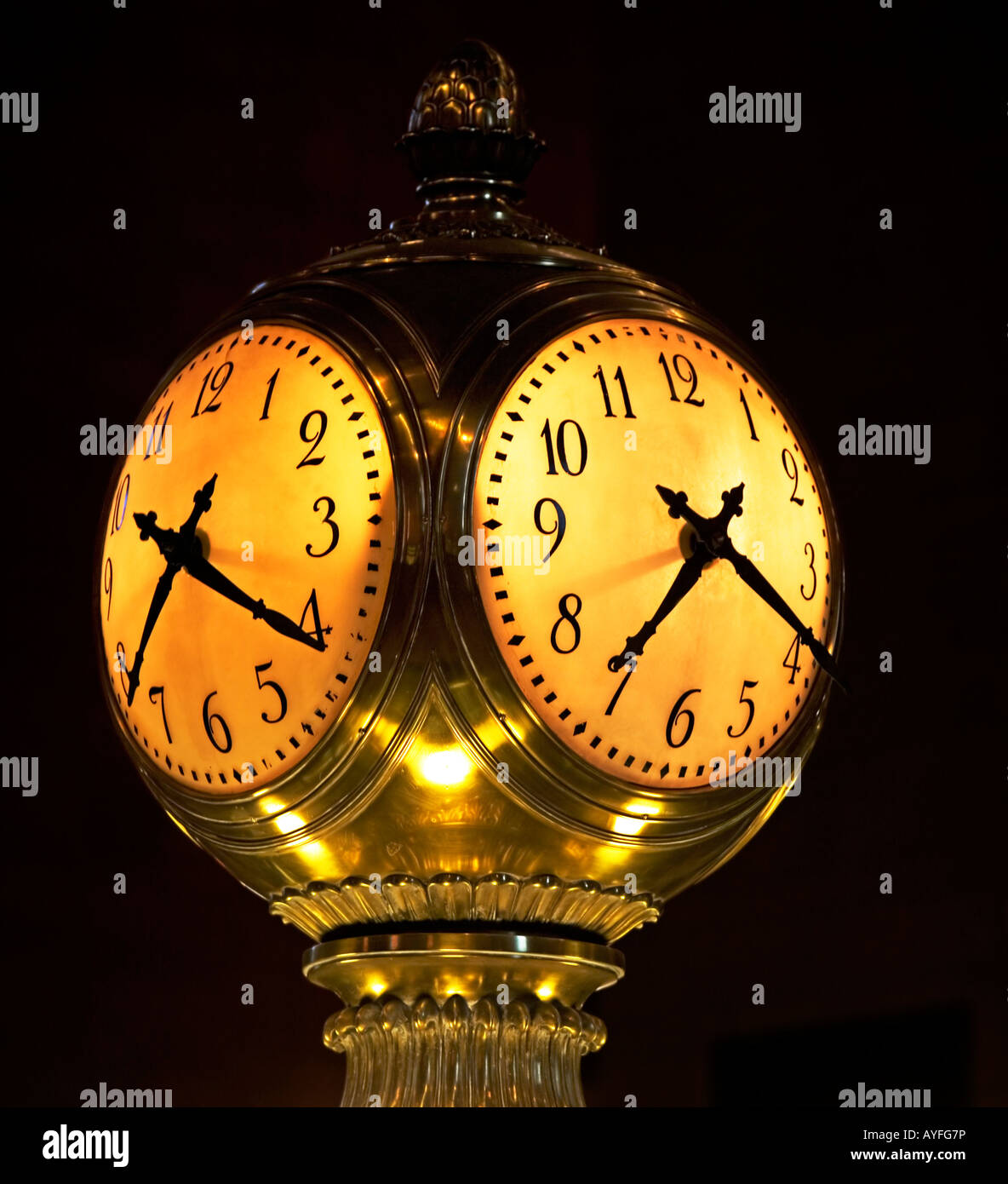 Grand Central Station clock Stock Photo - Alamy