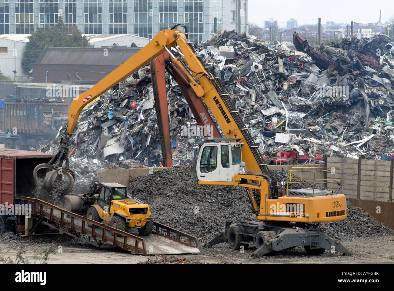 UK - METAL SCRAPYARD IN WILLESDEN JUNCTION, LONDON Photo © Julio ...