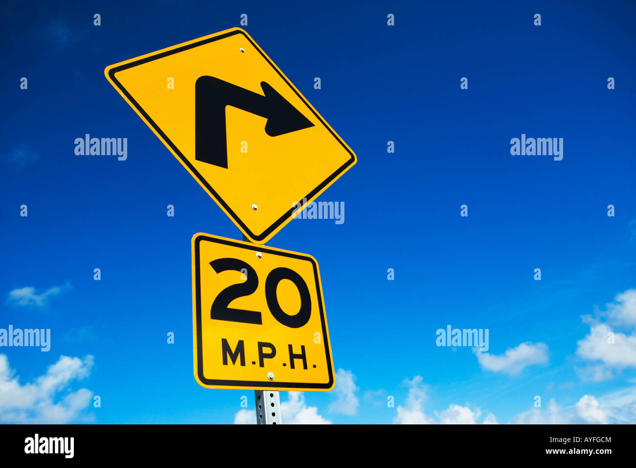 20 mph road sign hi-res stock photography and images - Alamy