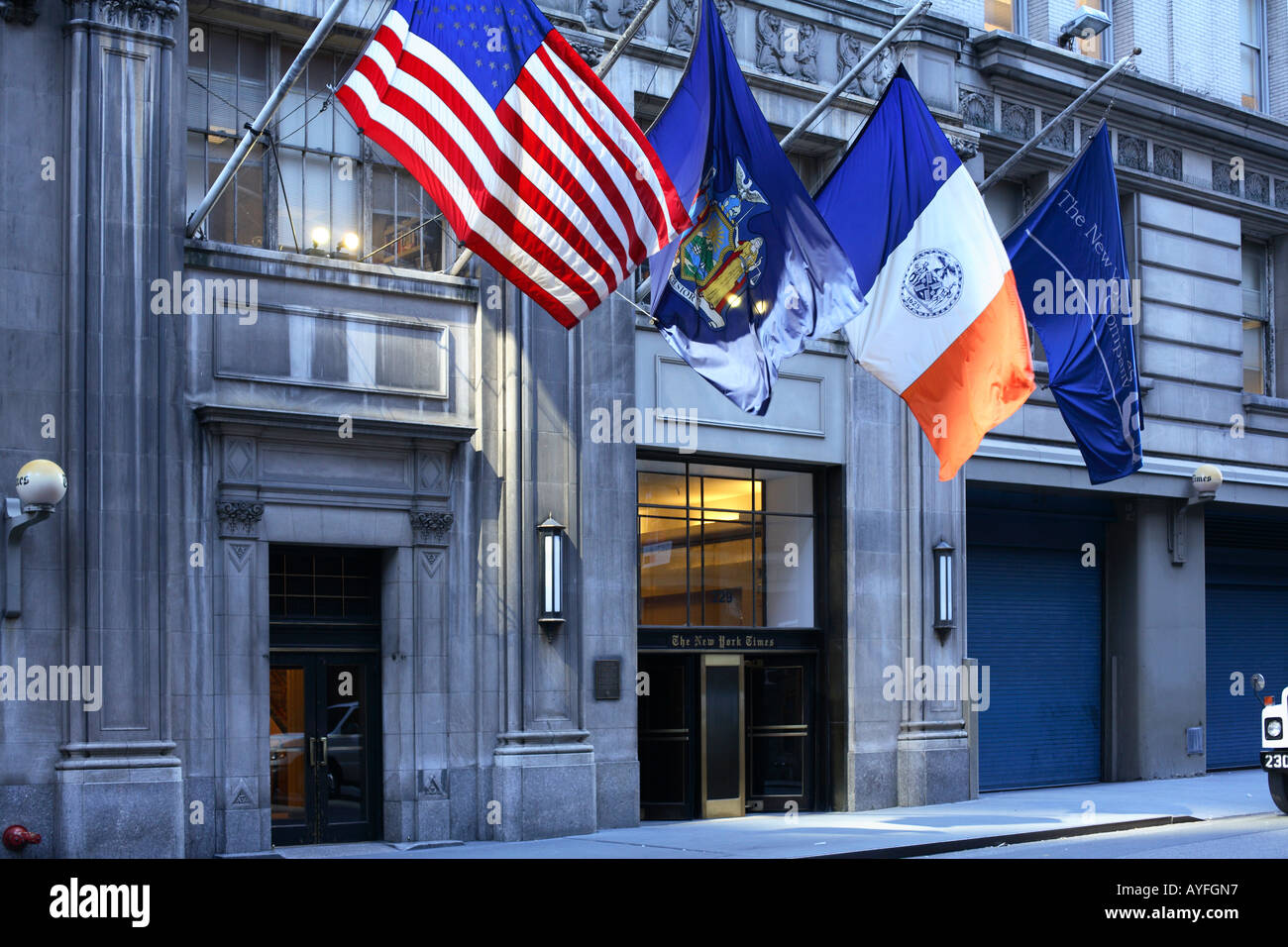 The news building new york city hi-res stock photography and images - Alamy