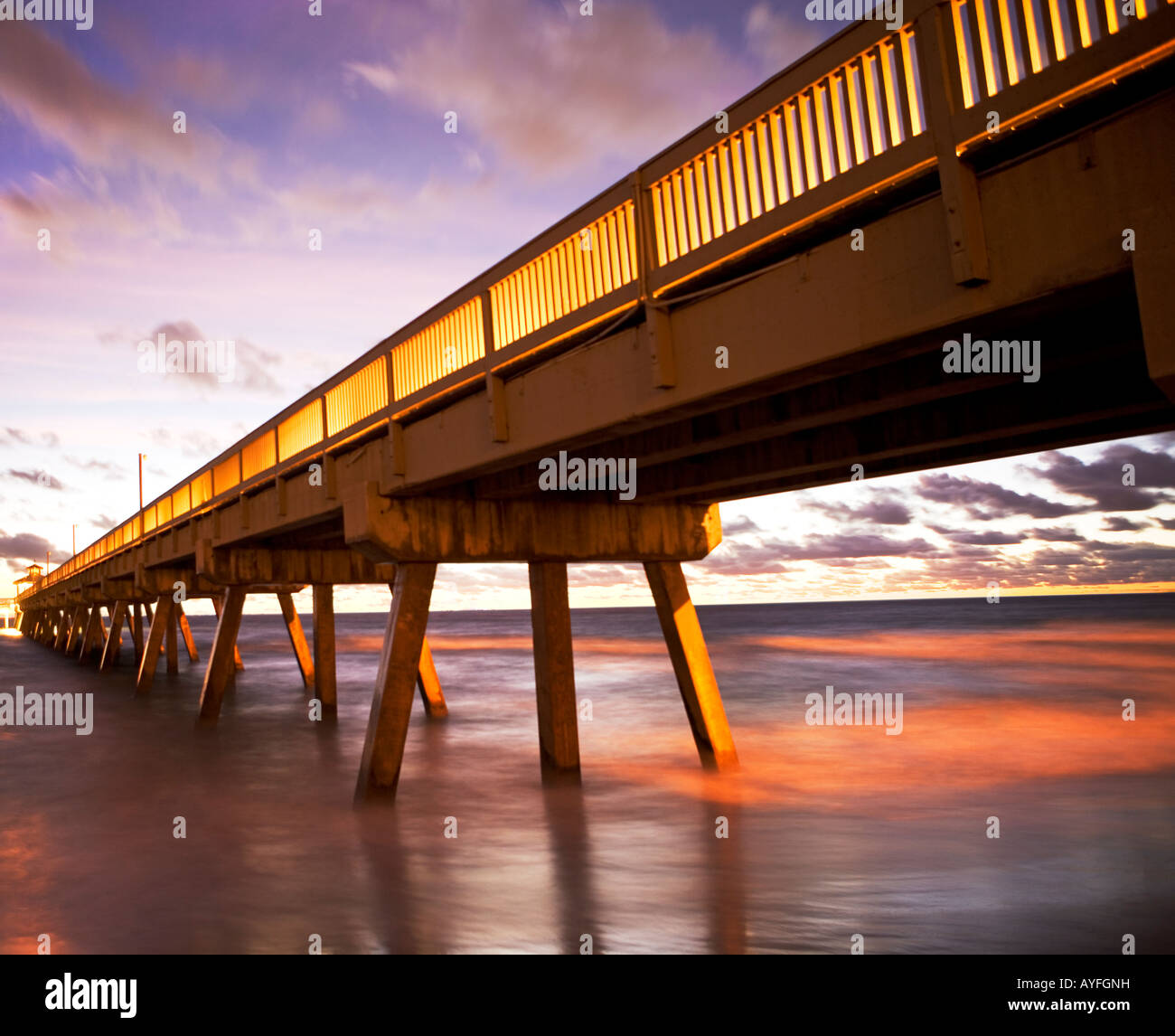 pier and ocean Stock Photo - Alamy