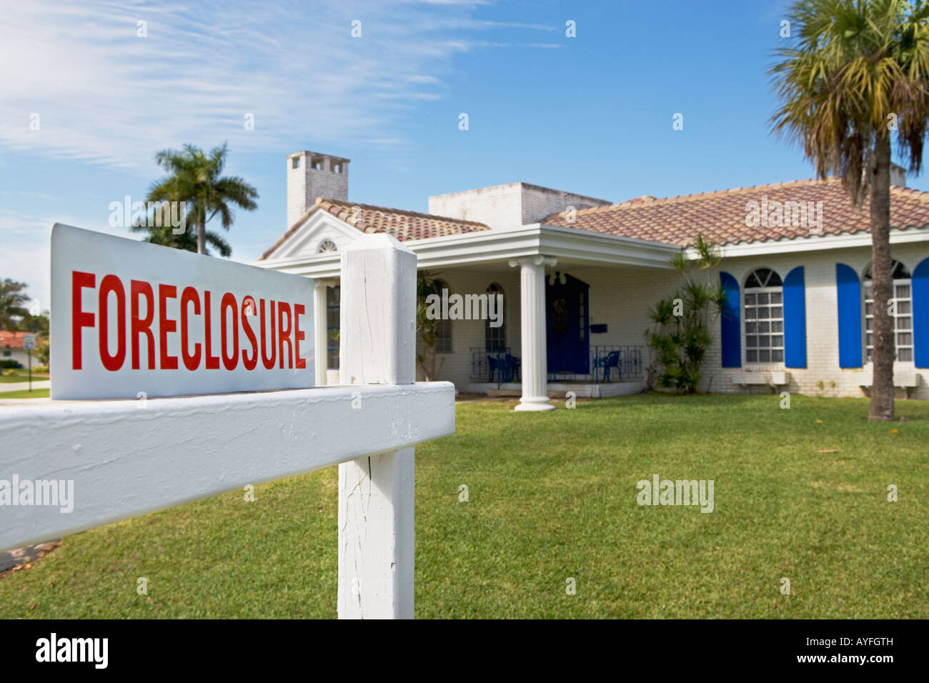 Foreclosure sign hi-res stock photography and images - Alamy