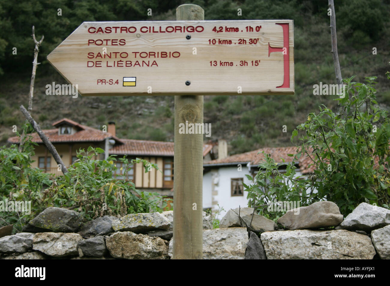 Footpath sign at San Pedro in the Cordillera Cantabrica, Spain Stock ...