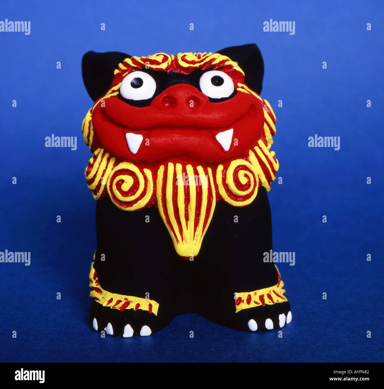 Japanese shisa dog statues hi-res stock photography and images - Alamy