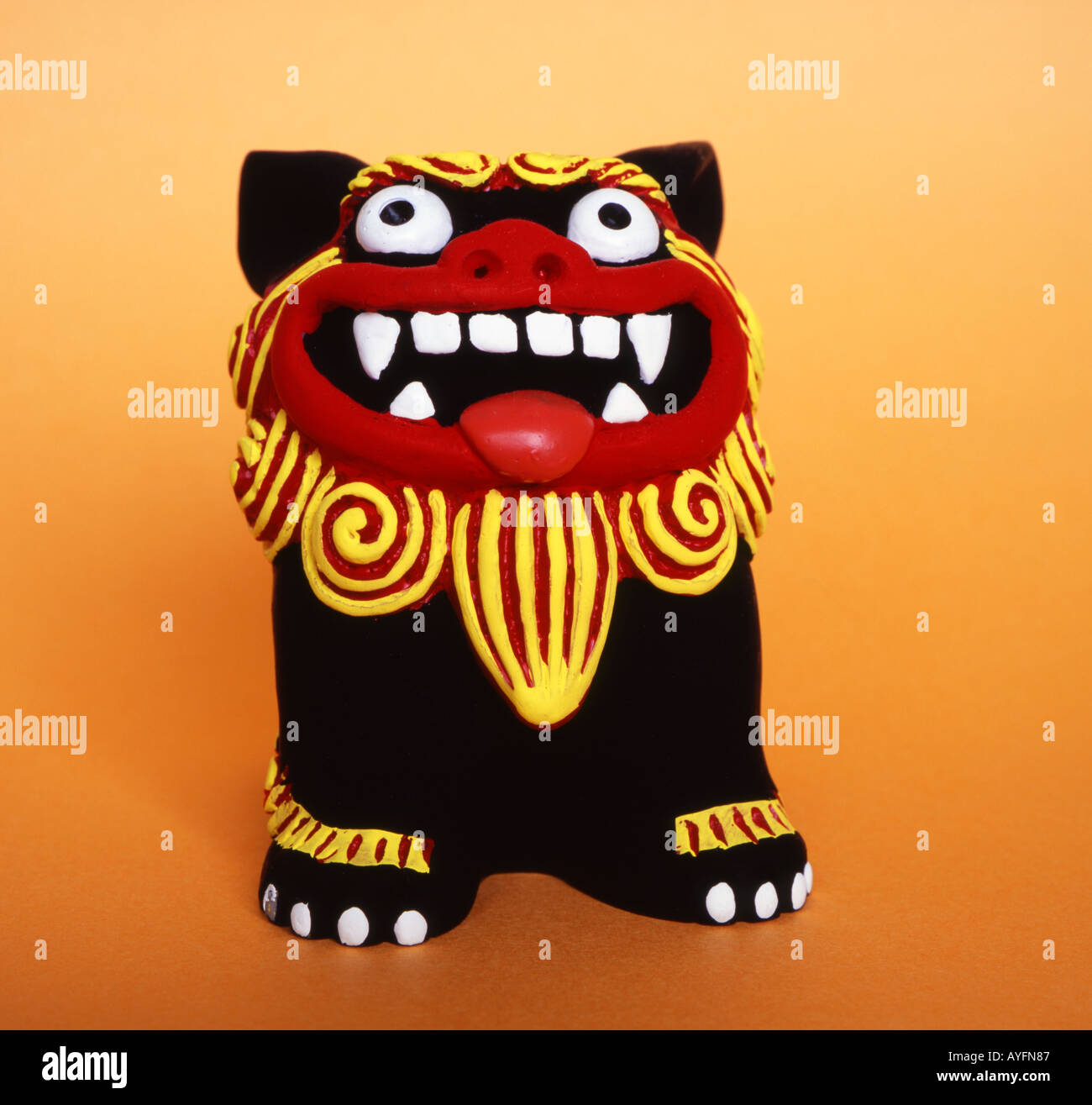 Japanese shisa dog statues hi-res stock photography and images - Alamy