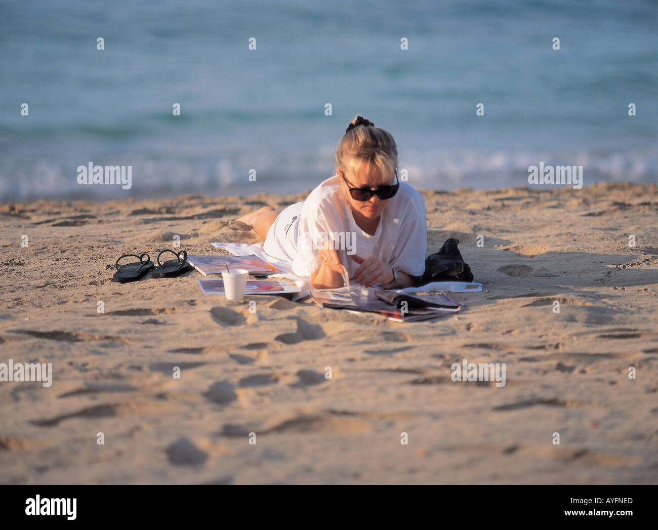 Sandle sand hi-res stock photography and images - Alamy