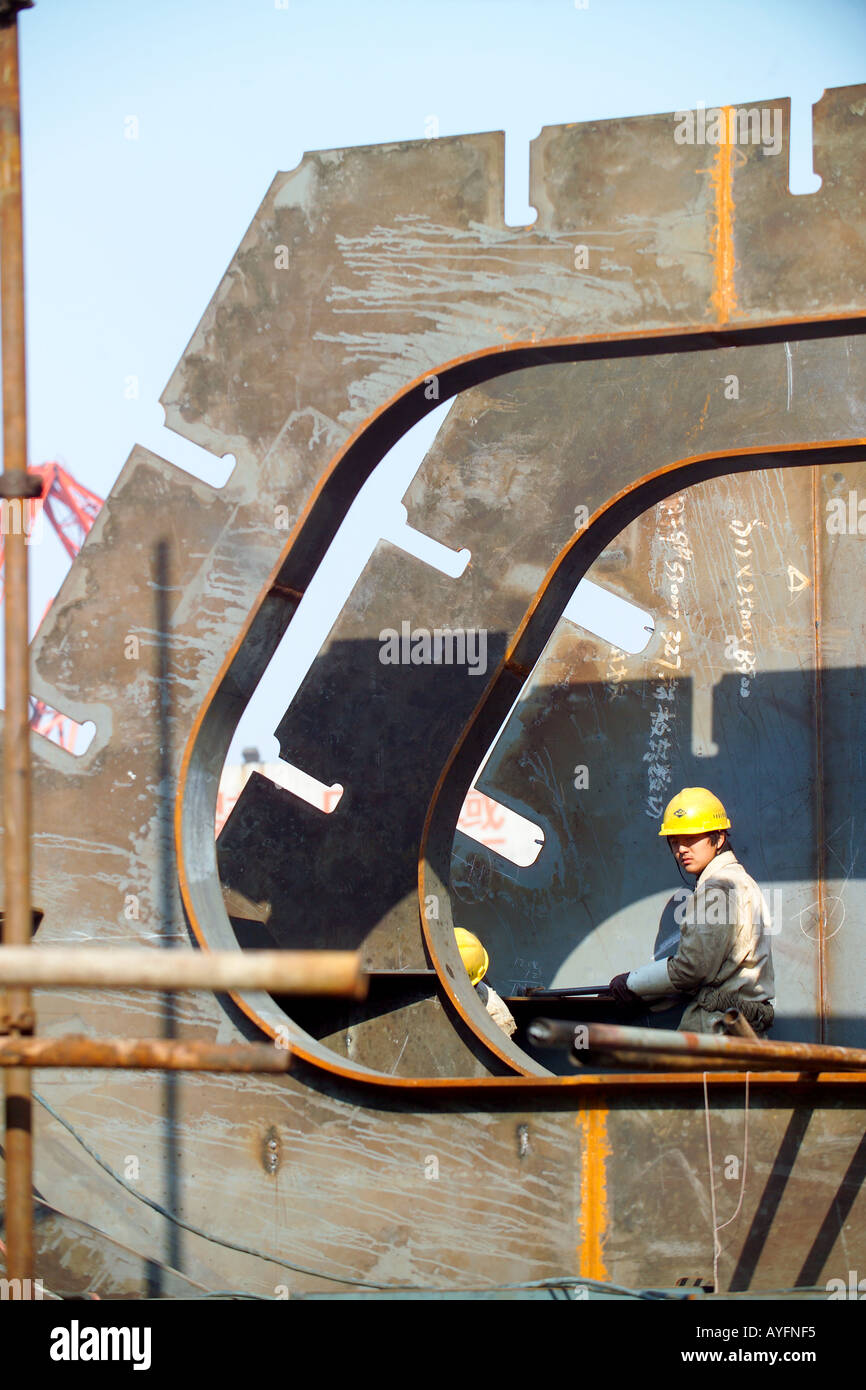 Shipbuilder at Chengxi Shipyard, Jiangyin City, China Stock Photo - Alamy