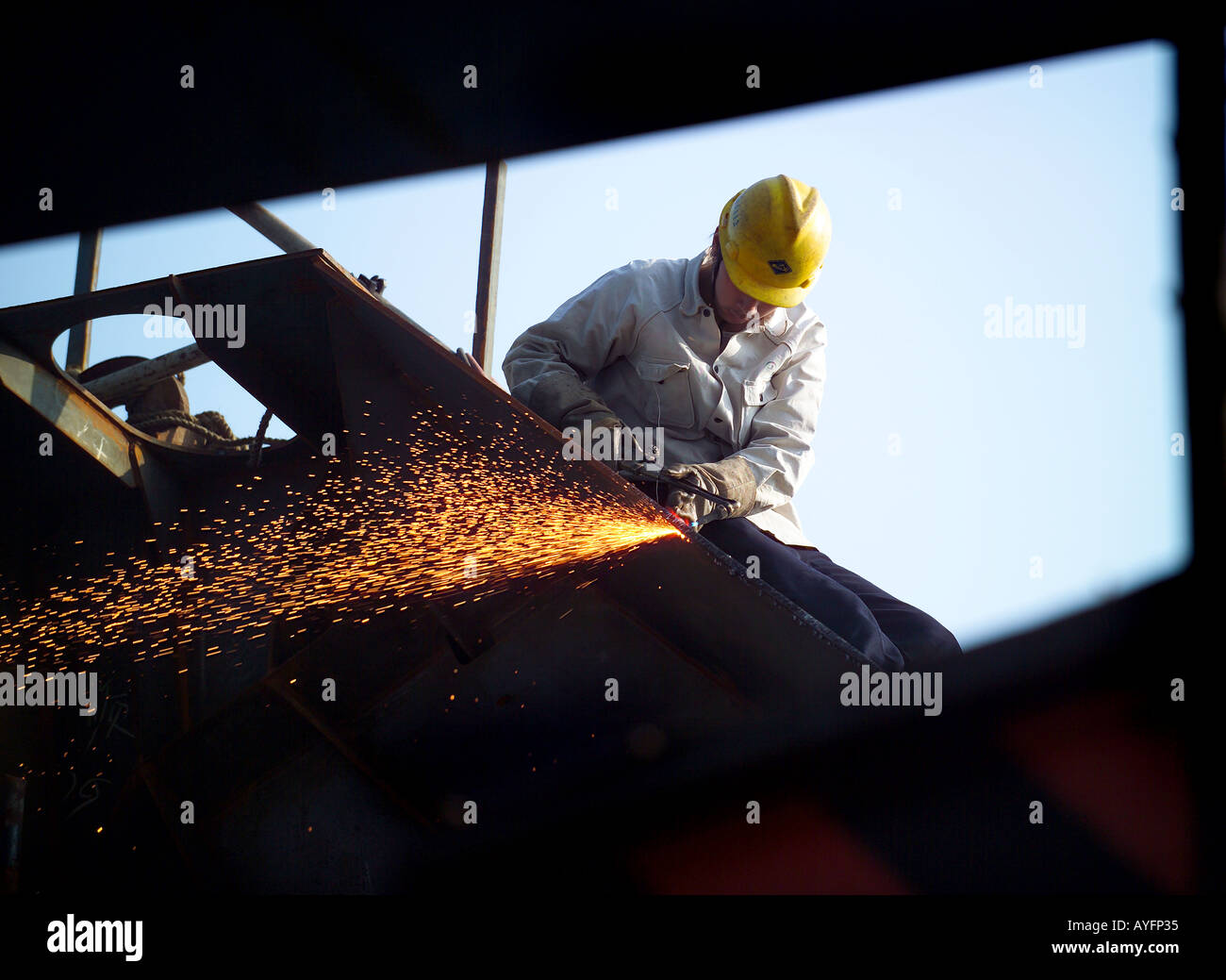 Welder at Chengxi Shipyard, Jiangyin City, China Stock Photo - Alamy