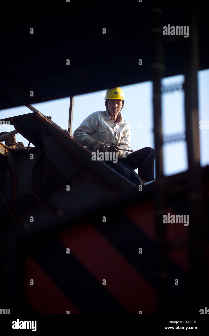 Welder at Chengxi Shipyard, Jiangyin City, China Stock Photo - Alamy