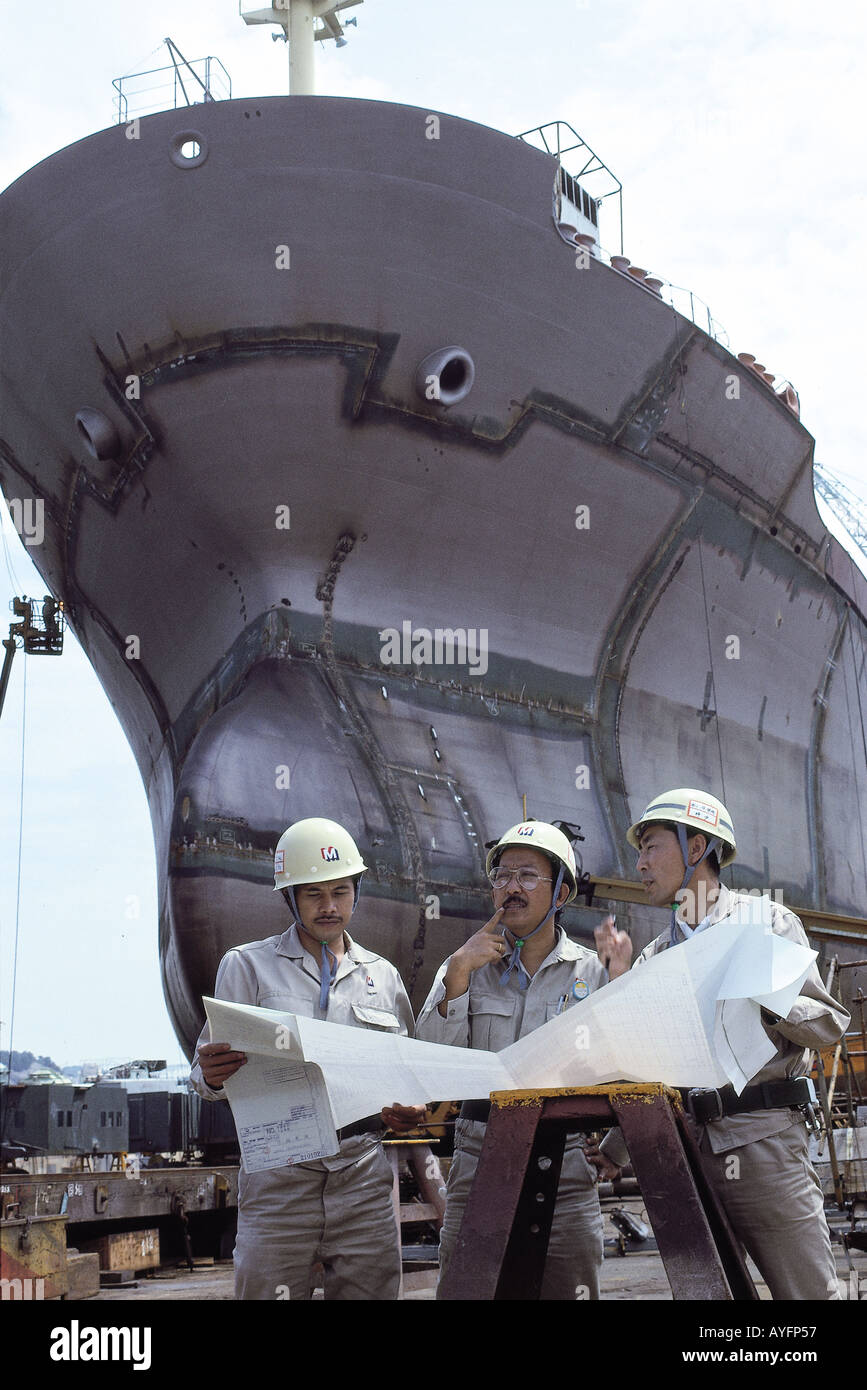 Ship construction workers hi-res stock photography and images - Alamy