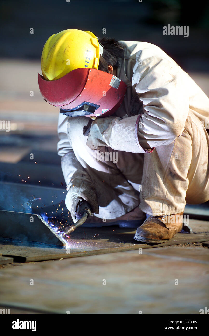 Shipyard welding china hi-res stock photography and images - Alamy