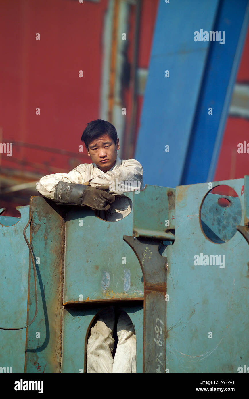 Shipbuilder at Chengxi Shipyard, Jiangyin City, China Stock Photo - Alamy