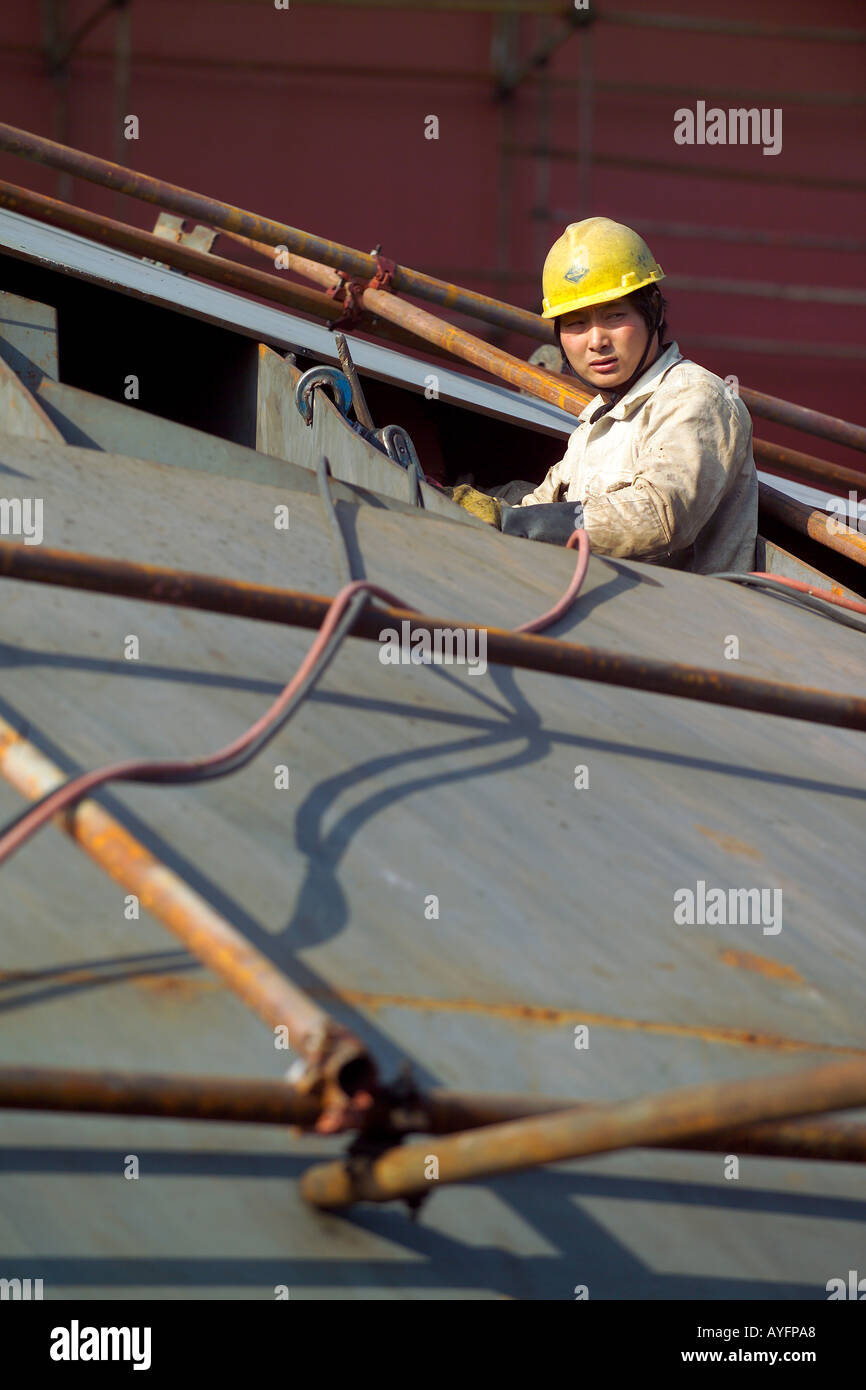 Shipbuilder at Chengxi Shipyard, Jiangyin City, China Stock Photo - Alamy
