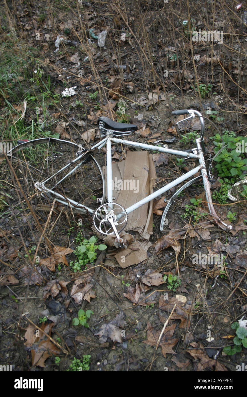 damaged bike frame in field Stock Photo - Alamy