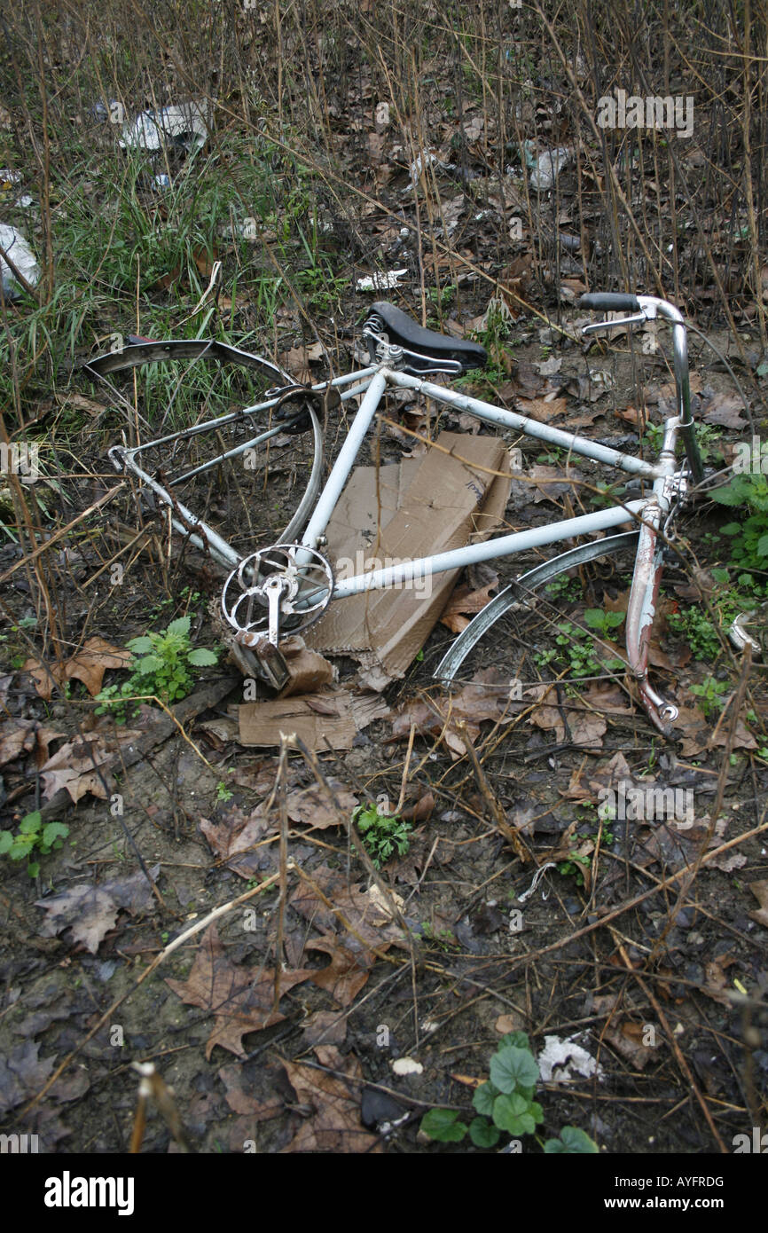 damaged bike frame in field Stock Photo - Alamy