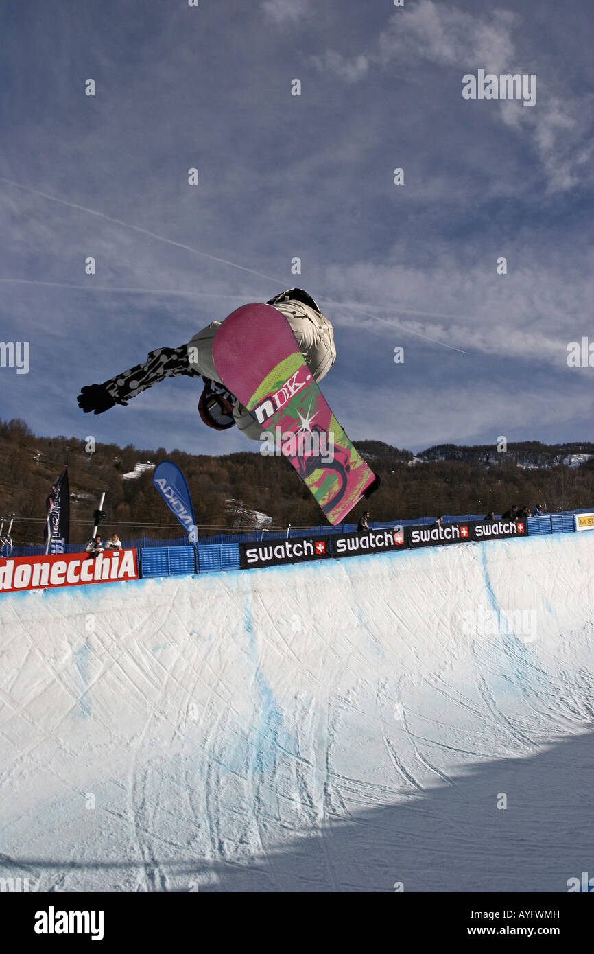 Snowboard half pipe hi-res stock photography and images - Alamy