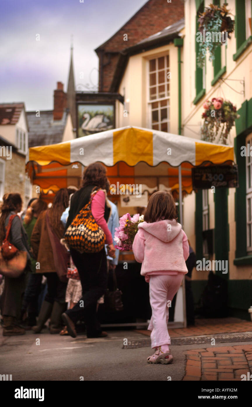 THE FARMERS MARKET NEAR THE SWAN INN IN STROUD GLOUCESTERSHIRE UK Stock ...