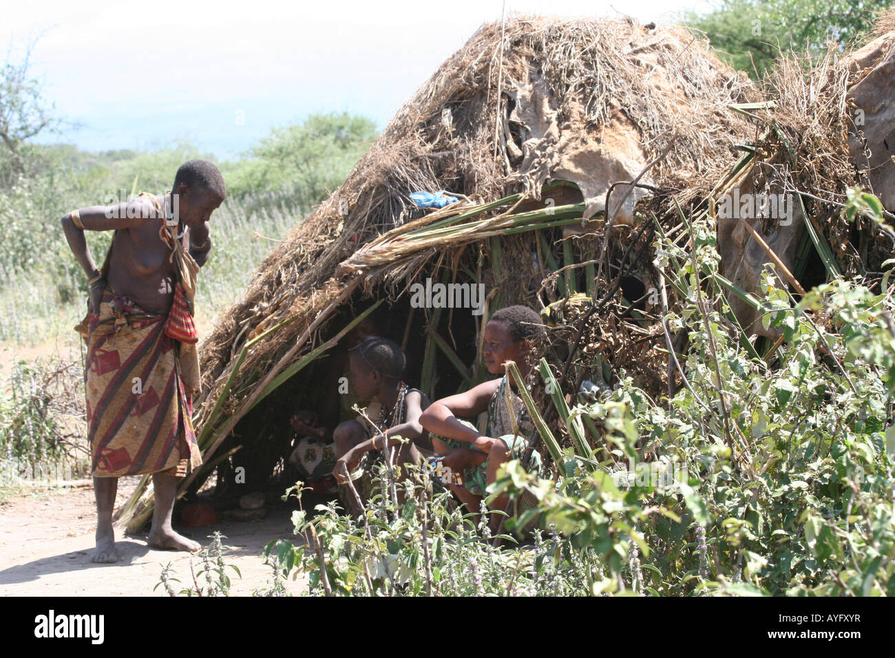 Woman hadza tribe lake eyasi hi-res stock photography and images - Alamy