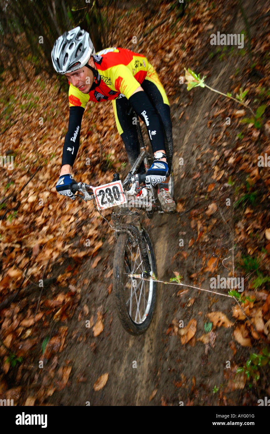 Sentiero in primavera hi-res stock photography and images - Alamy