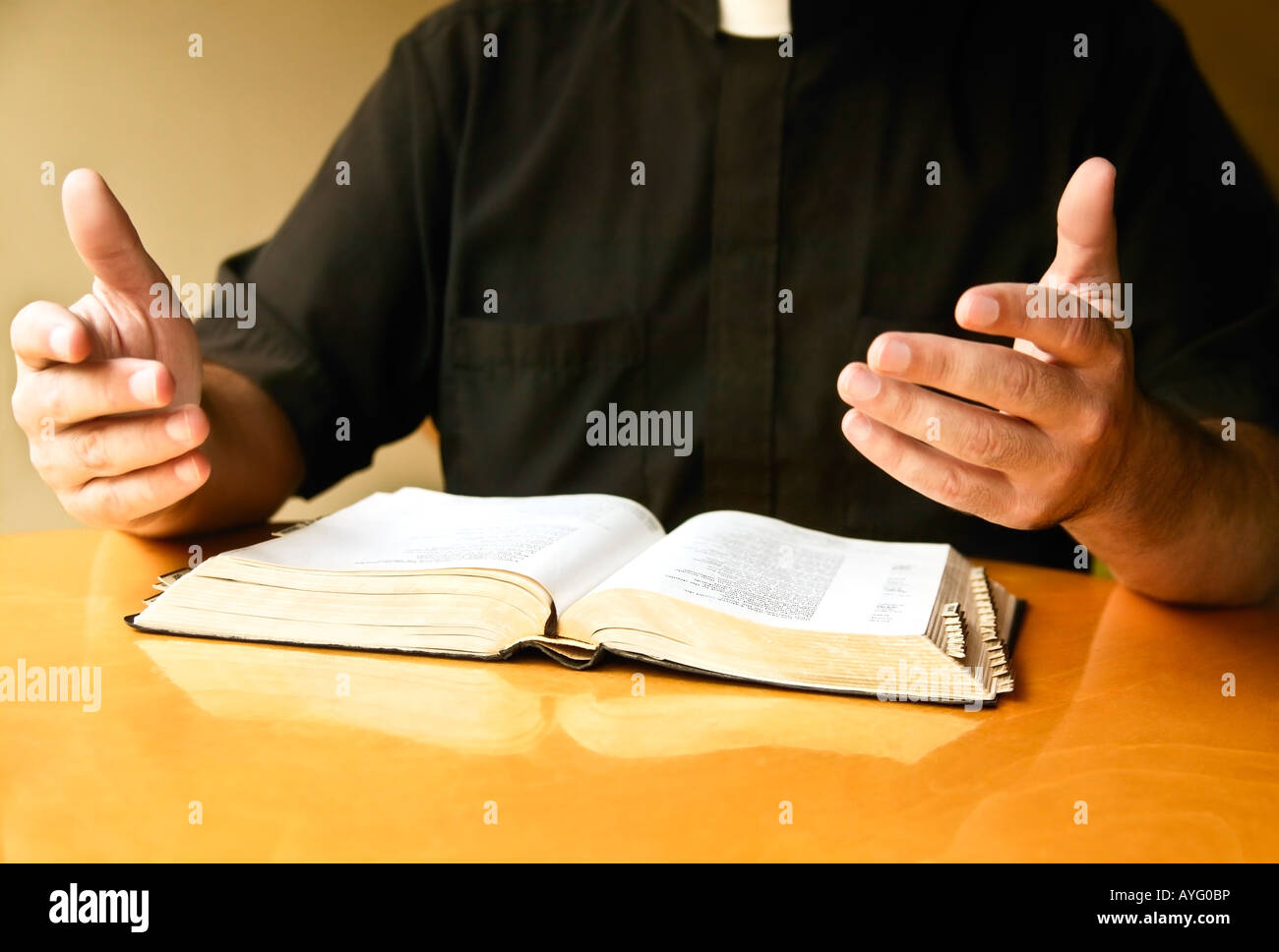 Reading Bibles High Resolution Stock Photography and Images - Alamy