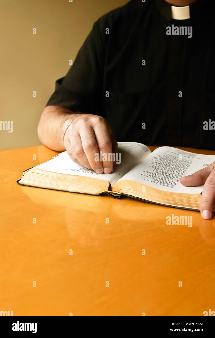 People Reading The Bible High Resolution Stock Photography and Images ...
