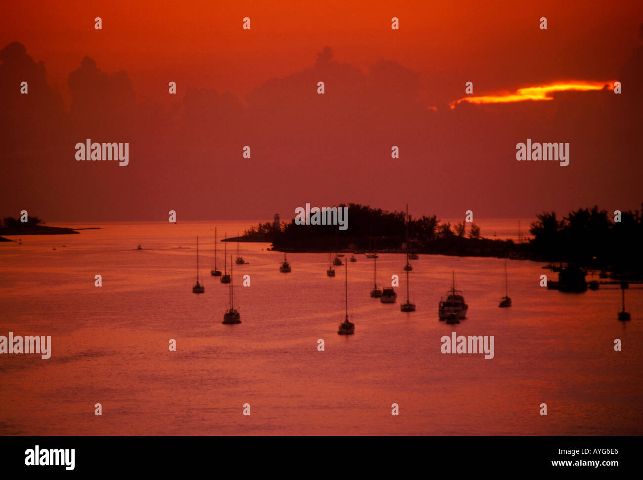 Bahamas nassau sunset over paradise hi-res stock photography and images ...