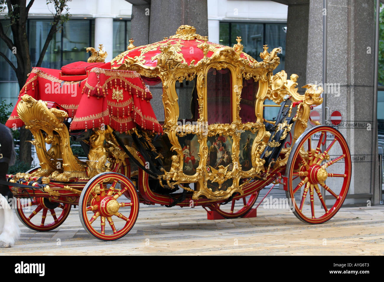 Gold coach lord mayor show hi-res stock photography and images - Alamy