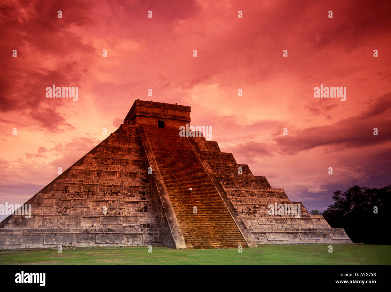 El Castillo, Pyramid of Kukulcan, Chichen Itza Archaeological Site ...