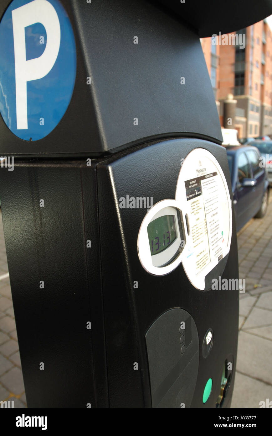 pay and display parking meter Stock Photo - Alamy