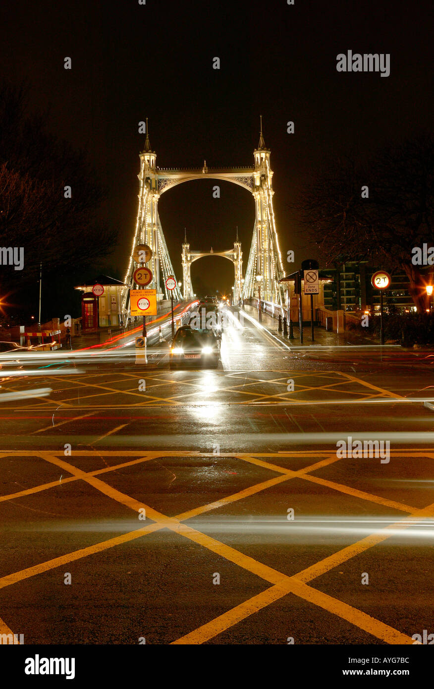 Traffic crossroads at the location of the embankment and Albert Bridge ...
