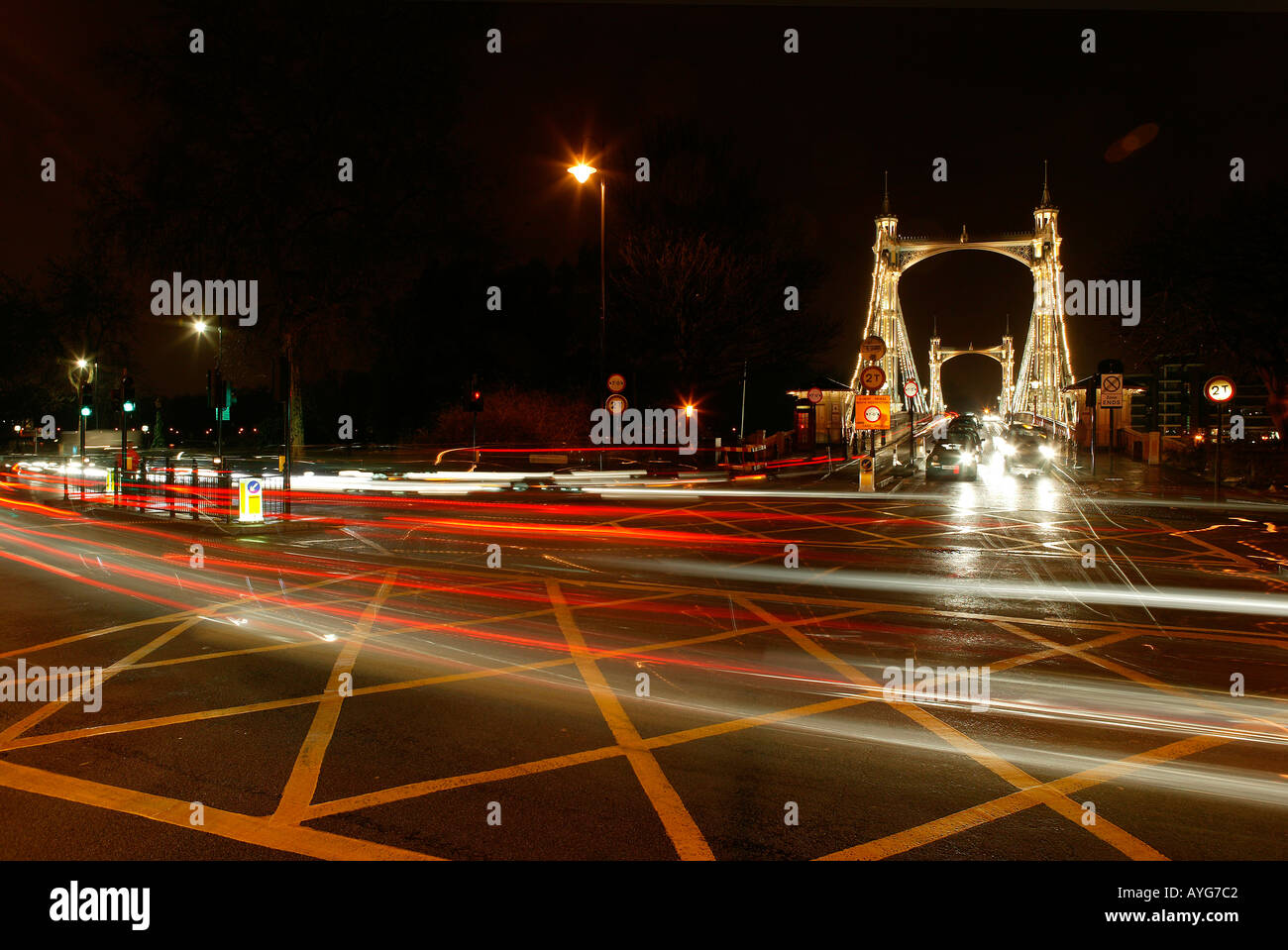 Moving traffic night london hi-res stock photography and images - Alamy