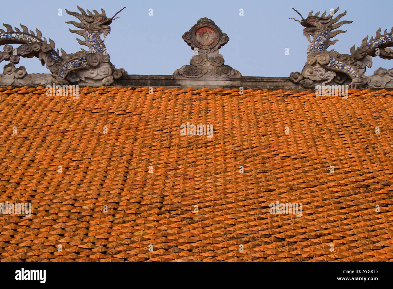 Vietnam hanoi dragon roof hi-res stock photography and images - Alamy