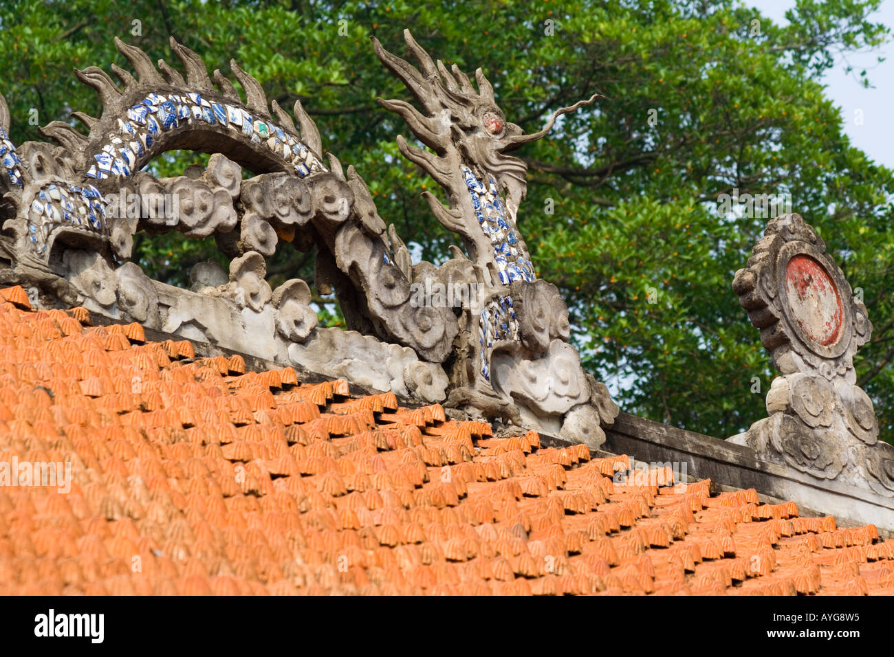 Vietnam hanoi dragon roof hi-res stock photography and images - Alamy