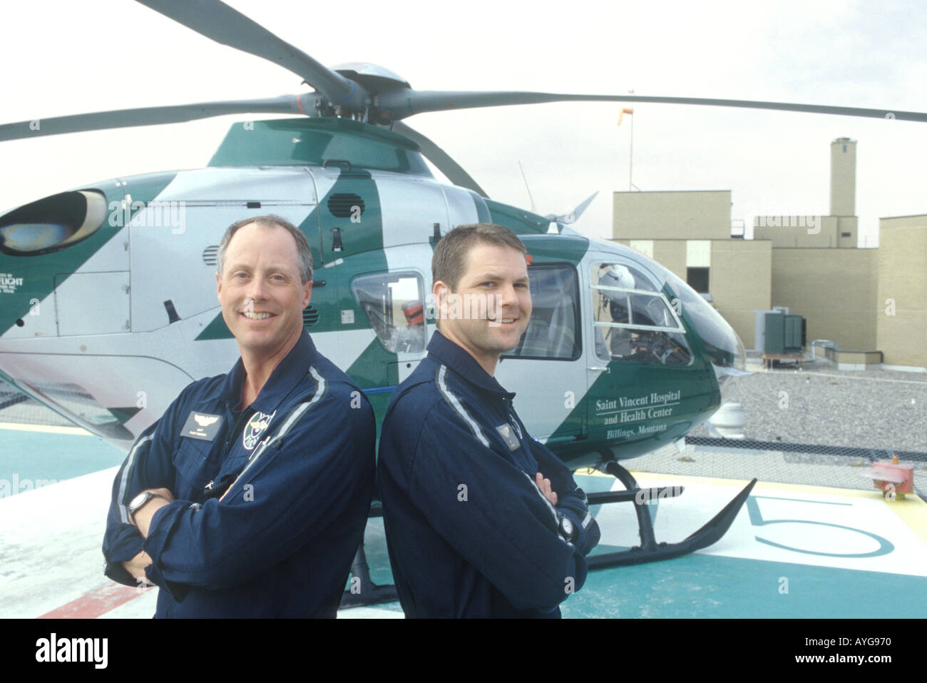 Hospital helicopter paramedics Stock Photo - Alamy