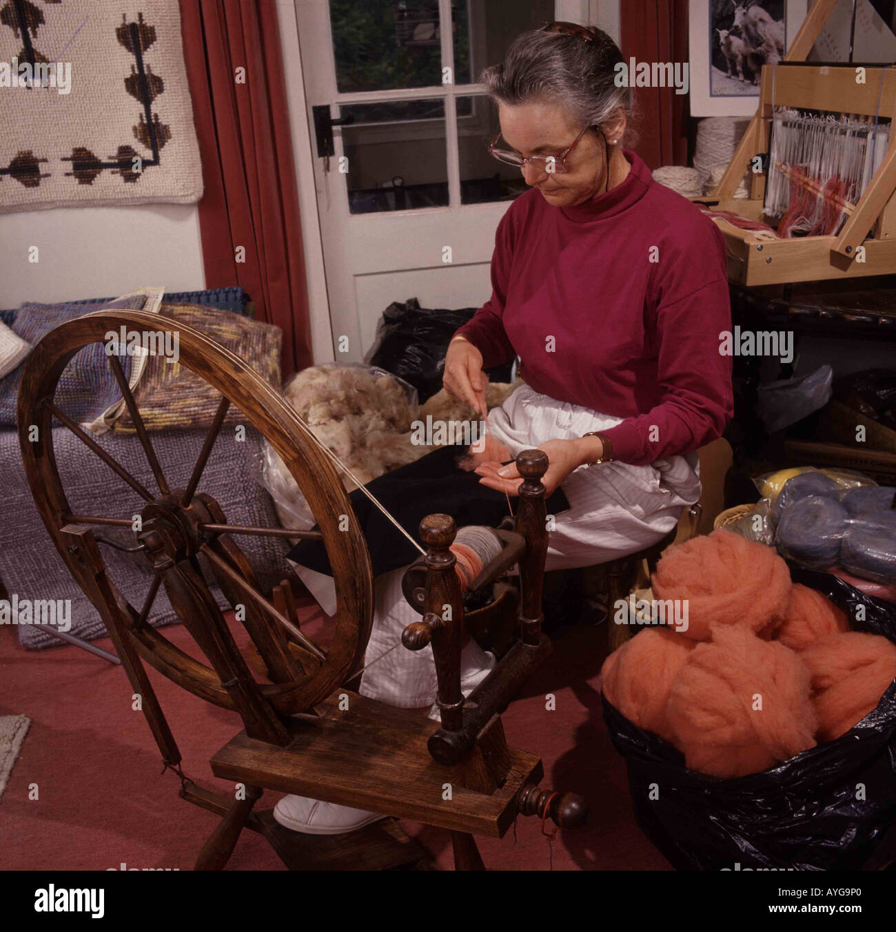 Hand spinning machines hi-res stock photography and images - Alamy