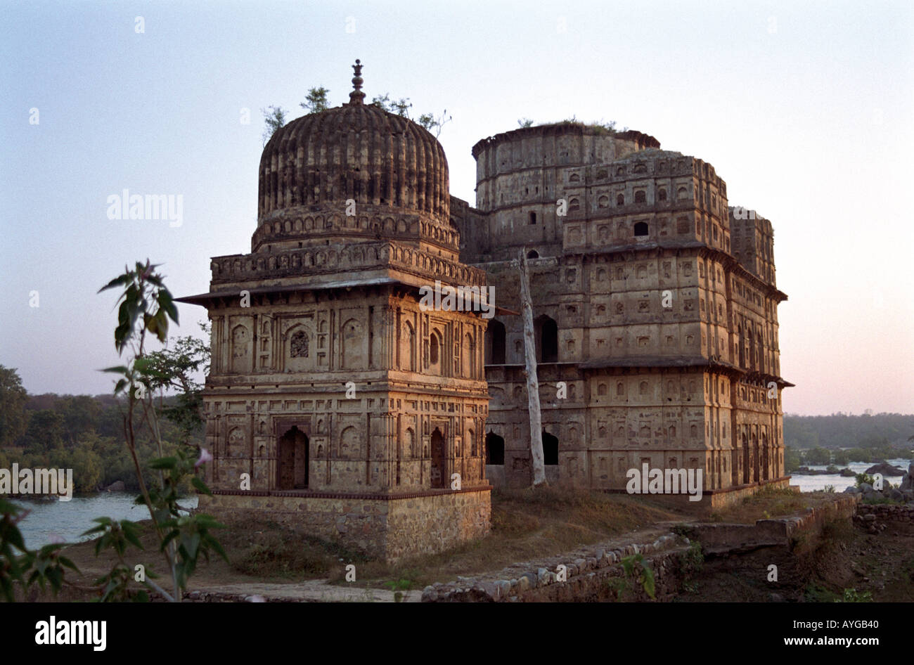 Royal chhatris of orchha hi-res stock photography and images - Alamy
