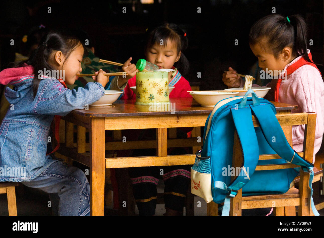 Chinese schoolgirls hi-res stock photography and images - Alamy