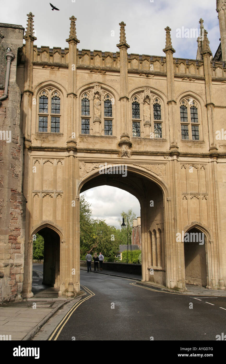 Chain gate wells hi-res stock photography and images - Alamy