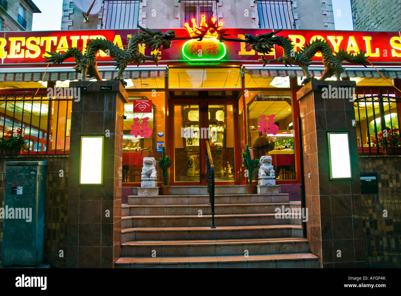 Signs outside chinese restaurant china hi-res stock photography and ...