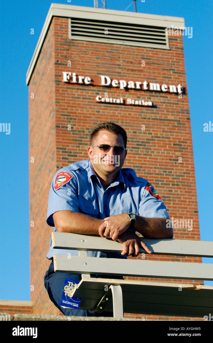 Fireman relaxing at a fire hi-res stock photography and images - Alamy