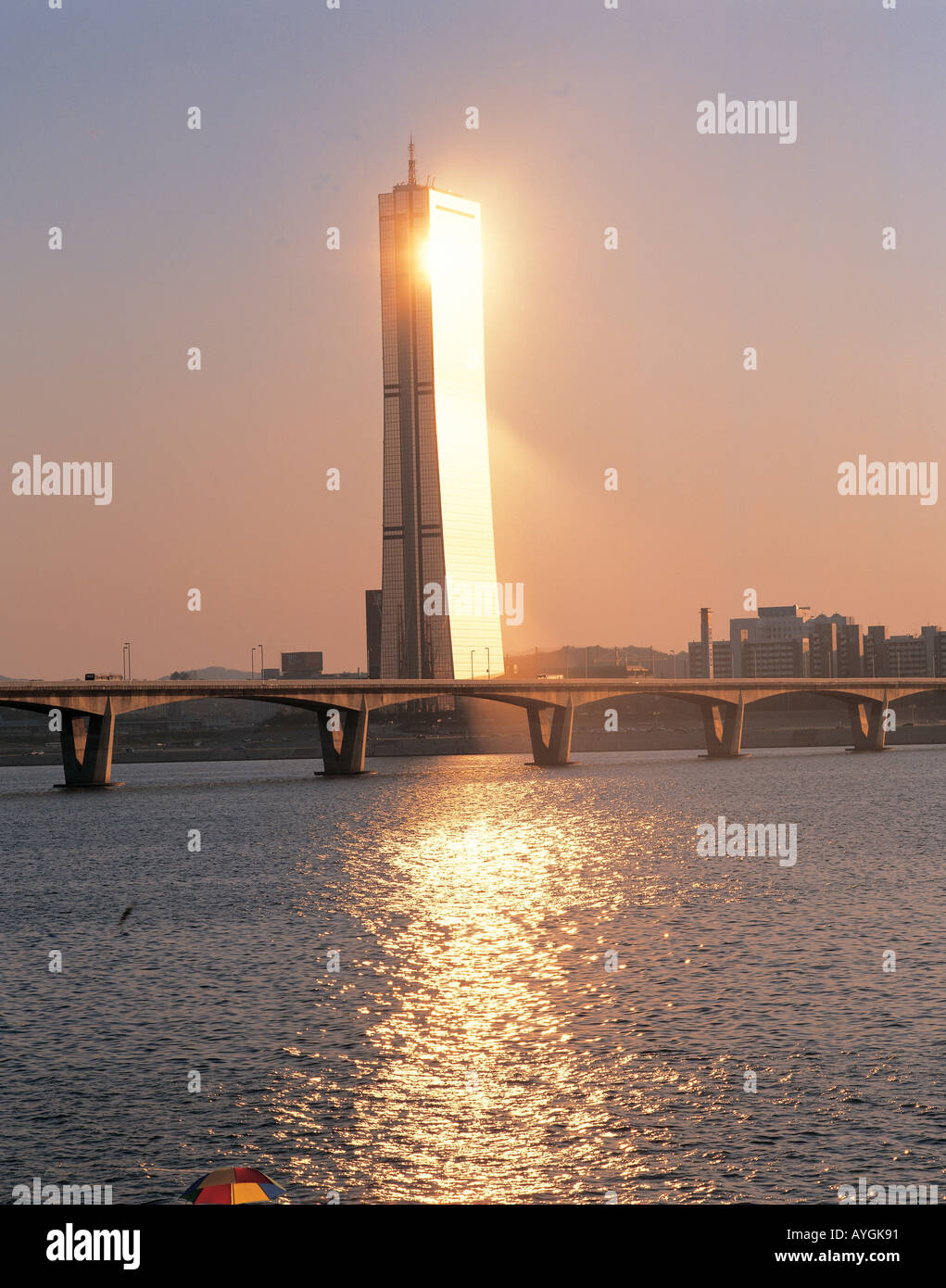 Sun on Korean Skyscraper Stock Photo - Alamy