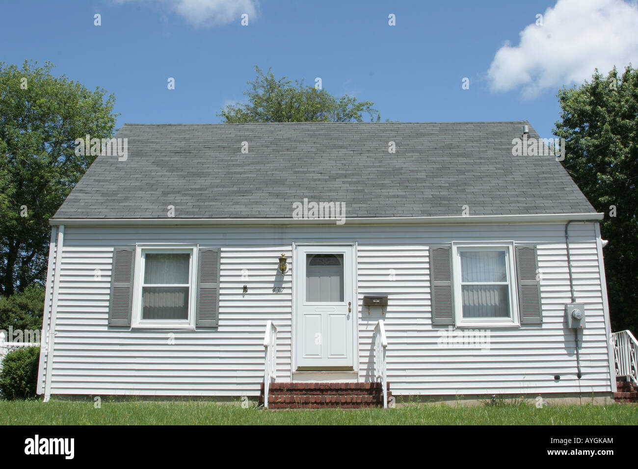 Cape Cod house Stock Photo - Alamy