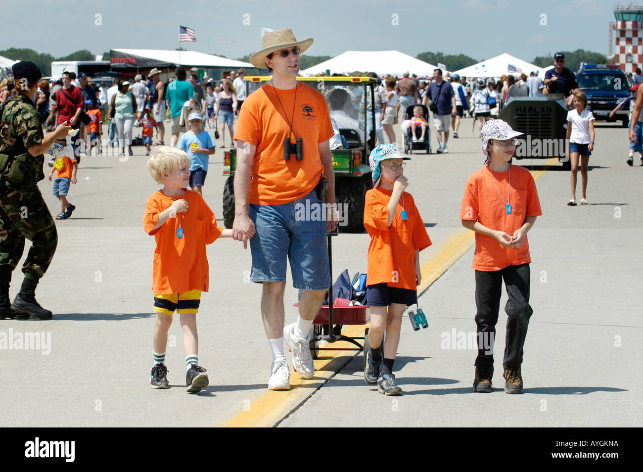 A large crowd attend hi-res stock photography and images - Alamy