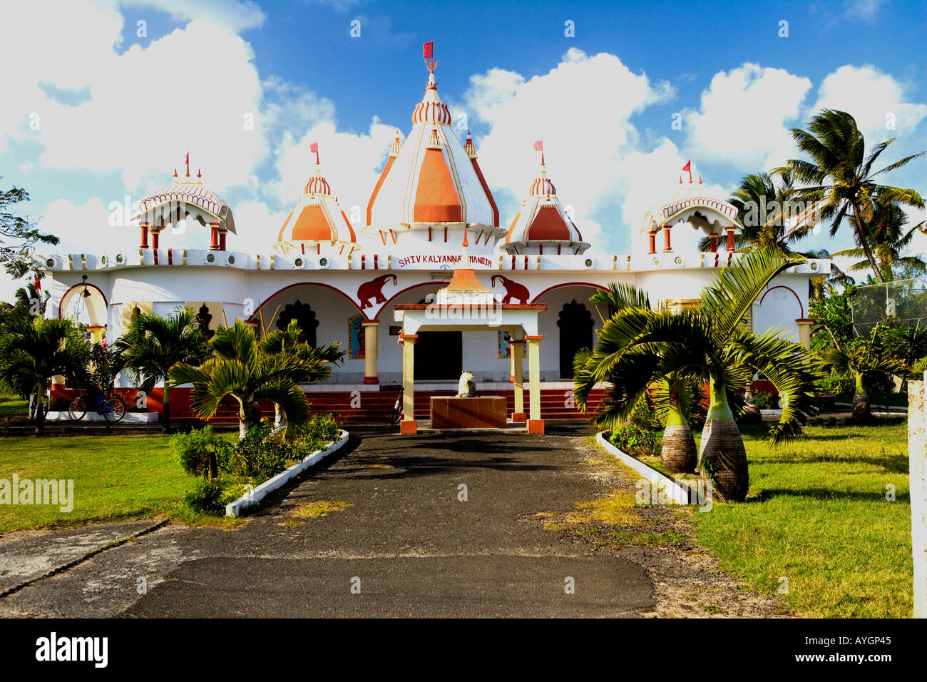 Colourful roof hindu temple mauritius hi-res stock photography and ...