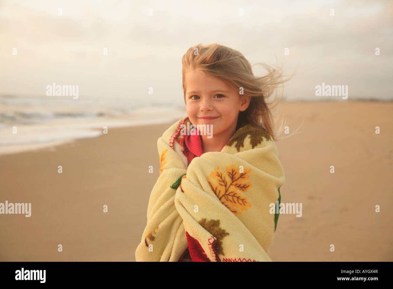 People wrapped up from cold hi-res stock photography and images - Alamy