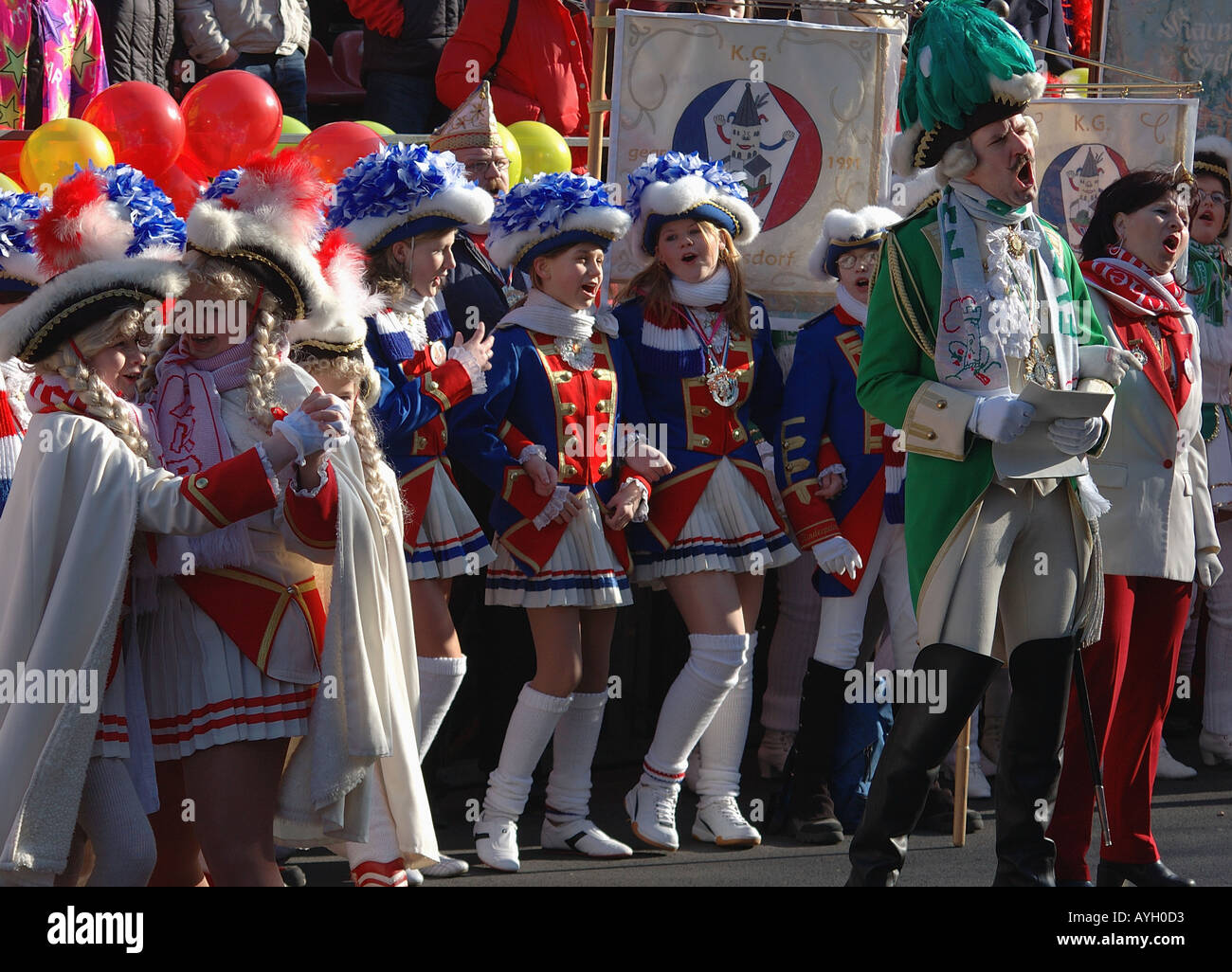 Revellers in carnival costumes hi-res stock photography and images - Alamy