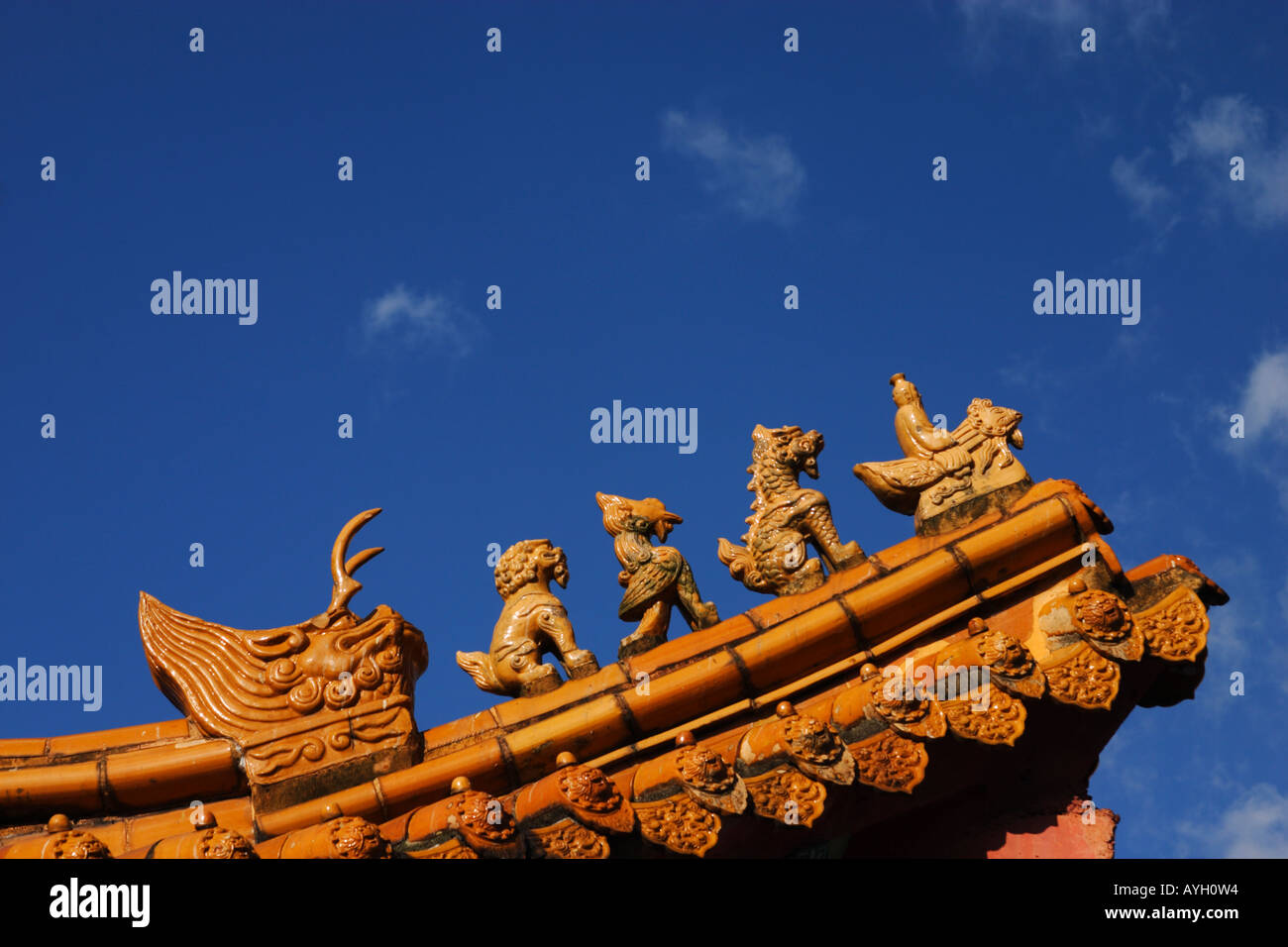 mythical figurines on chinese temple roof Stock Photo - Alamy